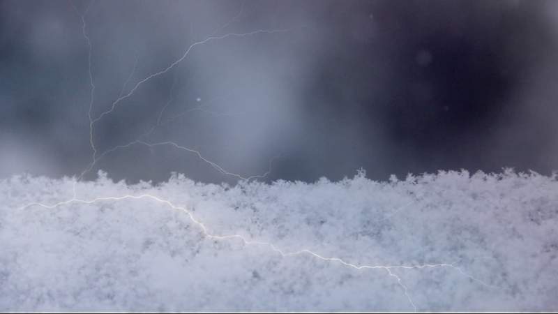 Does recent thunder, lightning mean a snowstorm in the next 7-10 days?